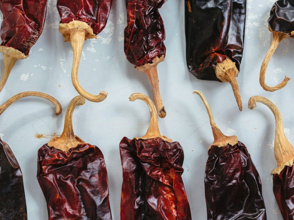 Tipos de chiles secos: Una guía para usar Ancho y Guajillo